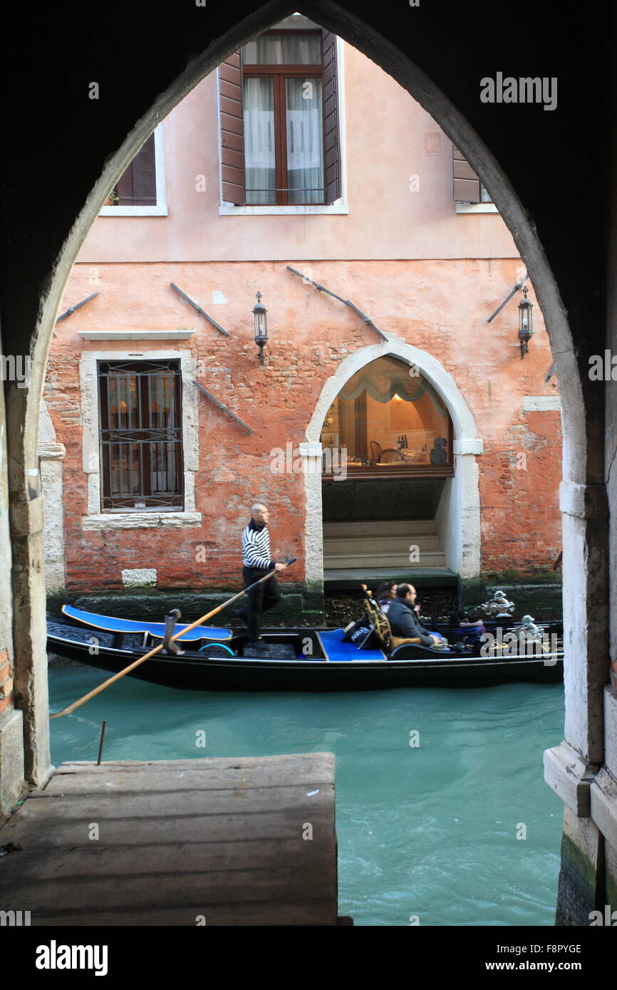 Gondelier in venice hi-res stock photography and images - Alamy