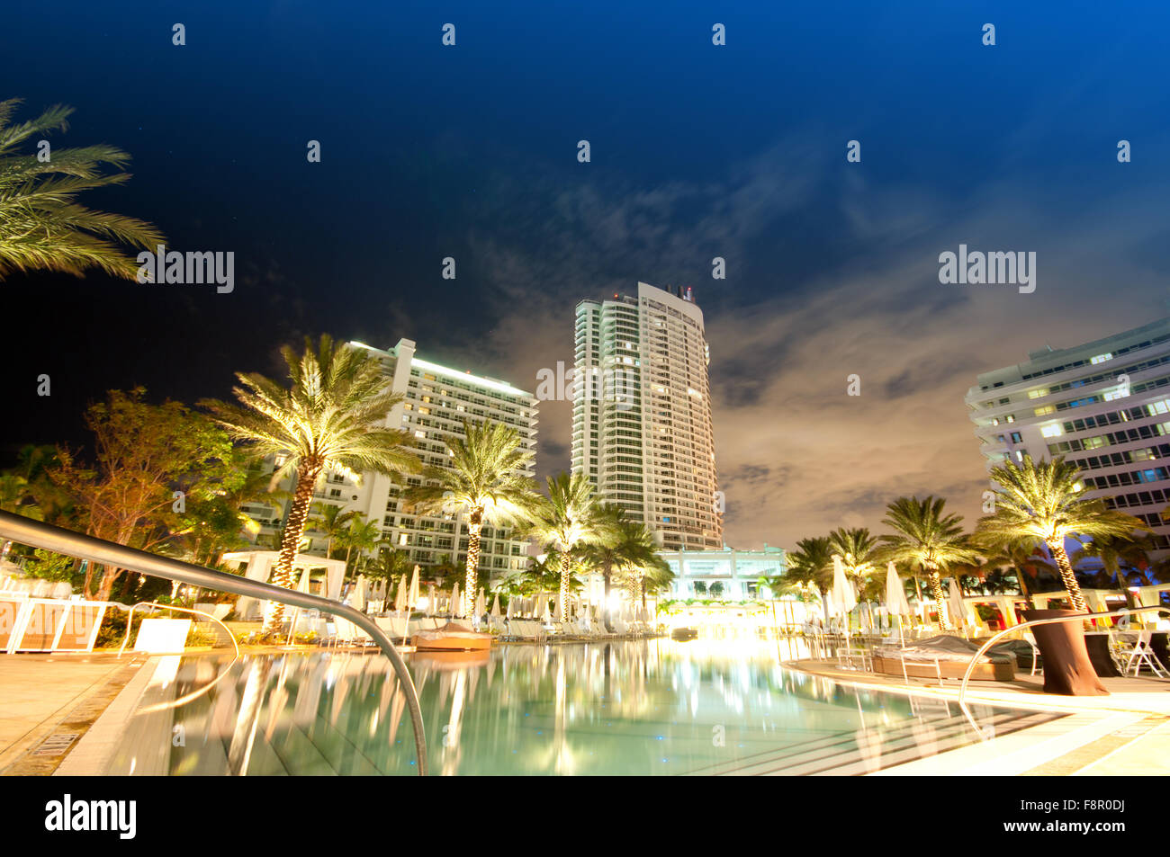 Maldives hotel pool side hi-res stock photography and images - Alamy