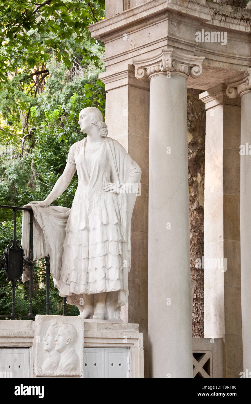 Detail of Monument to Alvarez Quintero brothers, in Retiro Park, Madrid ...