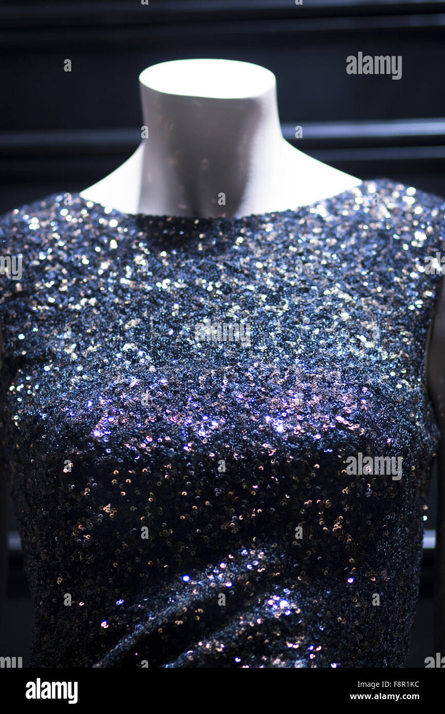 Shop dummy fashion mannequin in department store boutique window ...