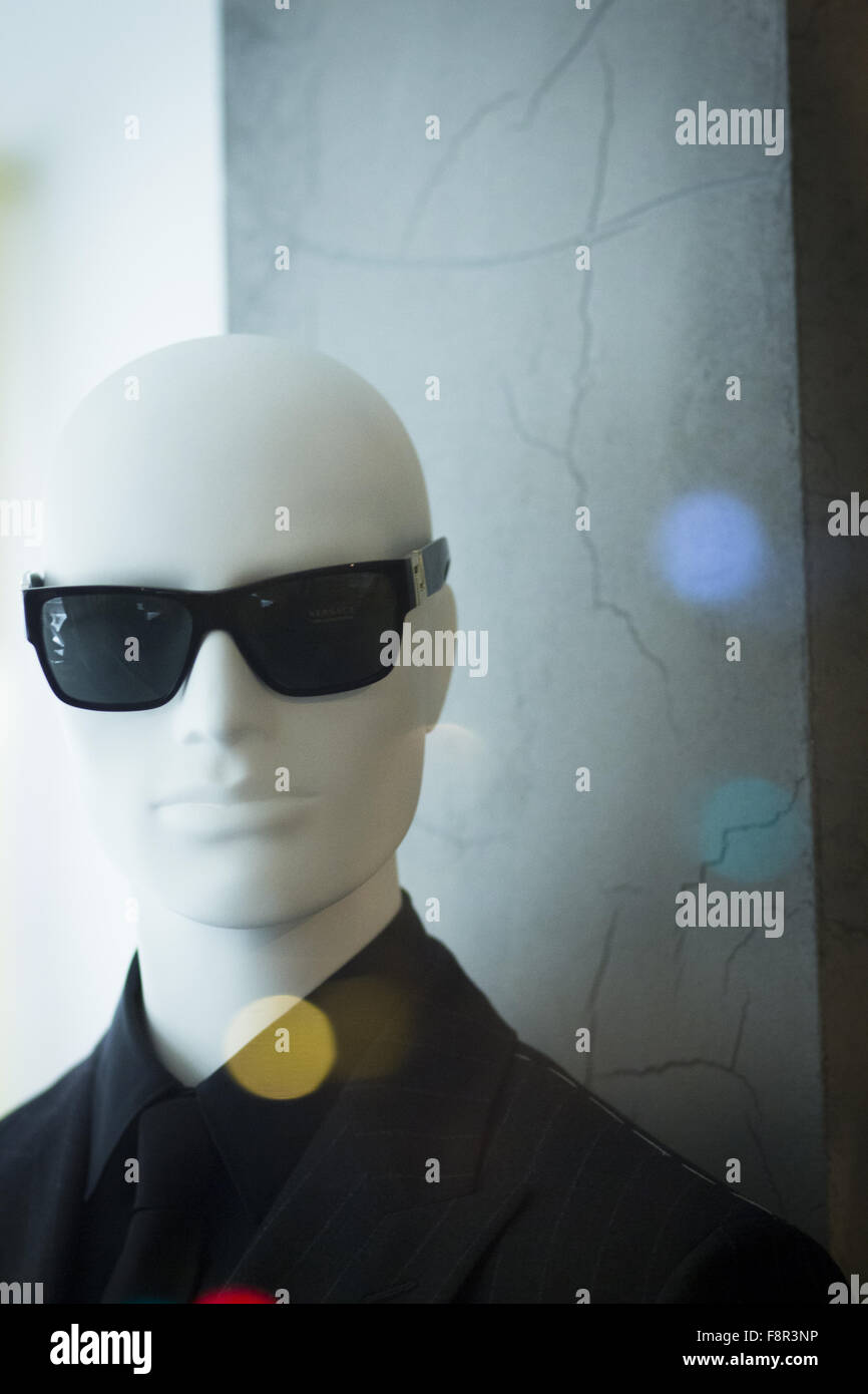 Shop dummy fashion mannequin in department store boutique window ...