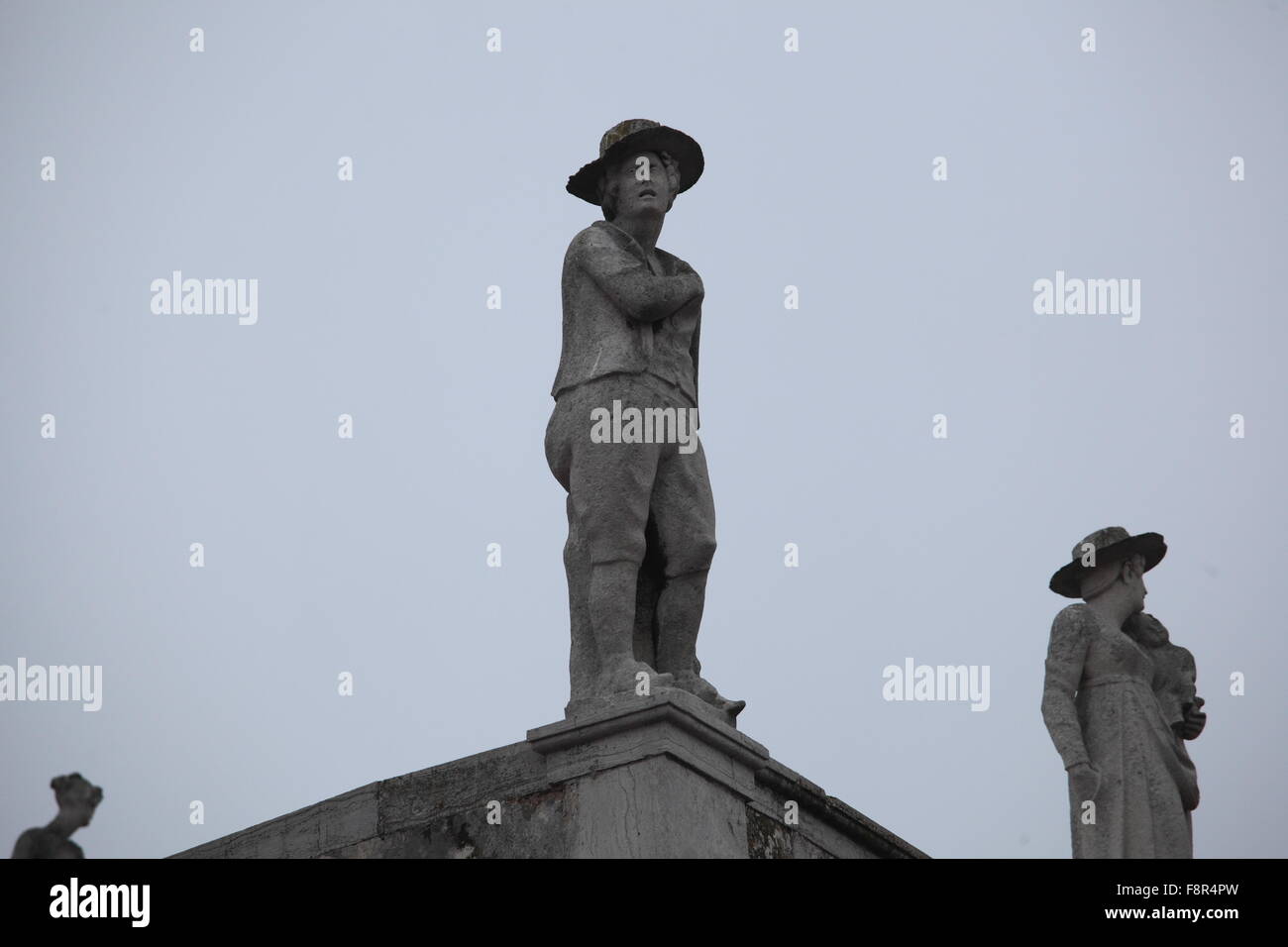 roof statues in Venice Stock Photo - Alamy