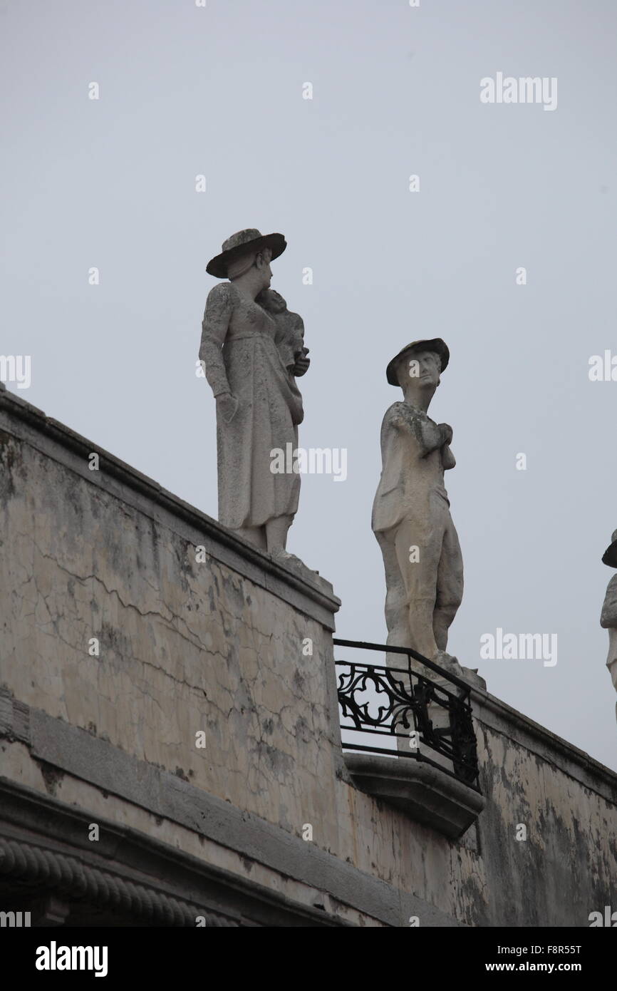 roof statues in Venice Stock Photo - Alamy