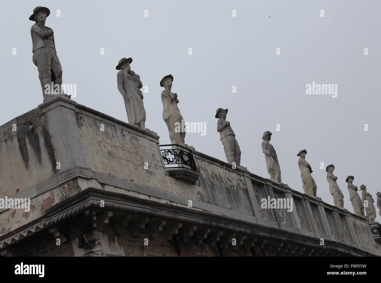 roof statues in Venice Stock Photo - Alamy