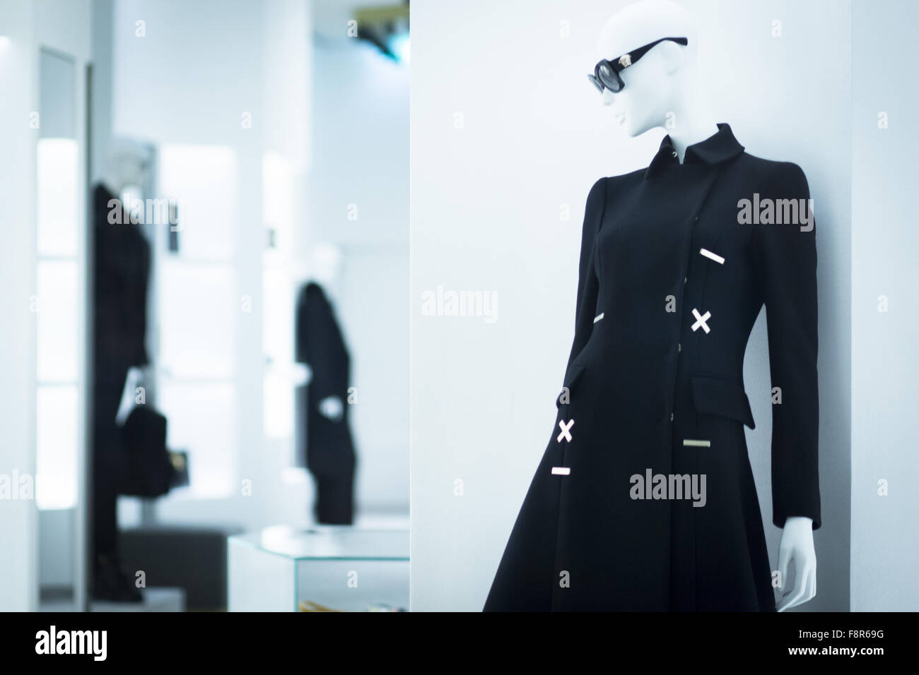 Shop dummy fashion mannequin in department store boutique window ...