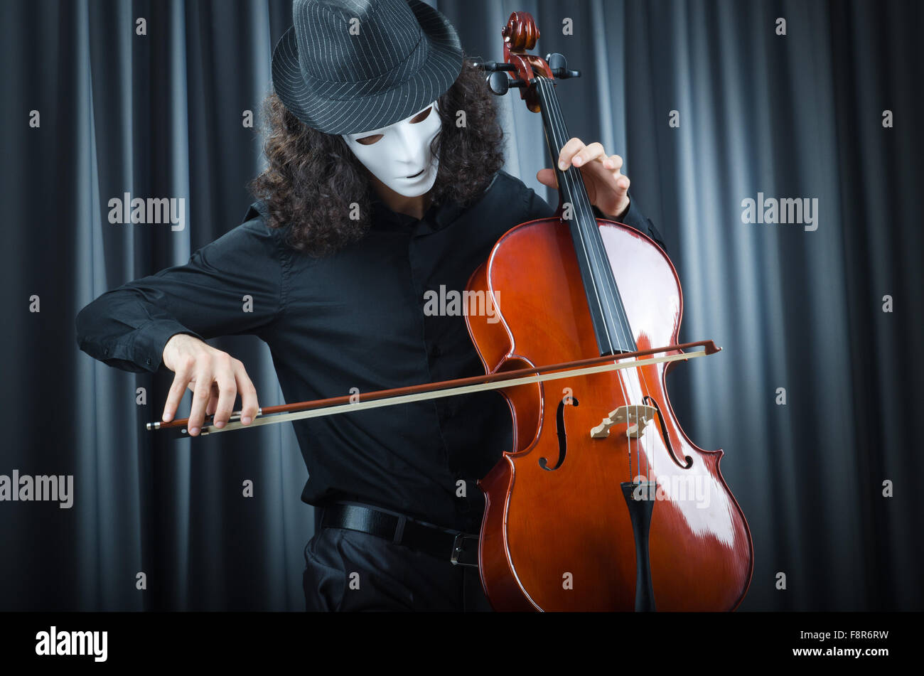 Man playing the cello Stock Photo - Alamy