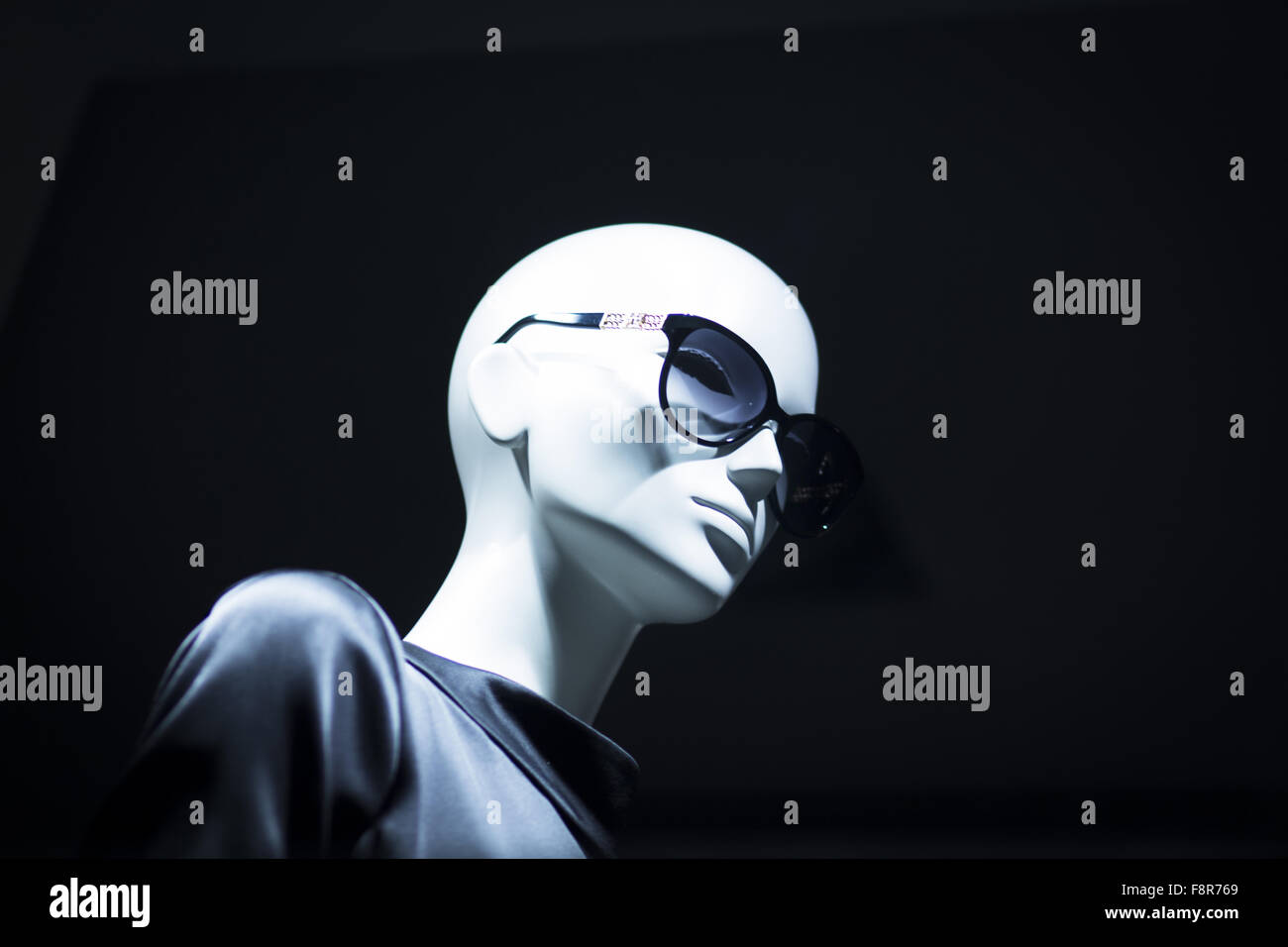 Shop dummy fashion mannequin in department store boutique window ...