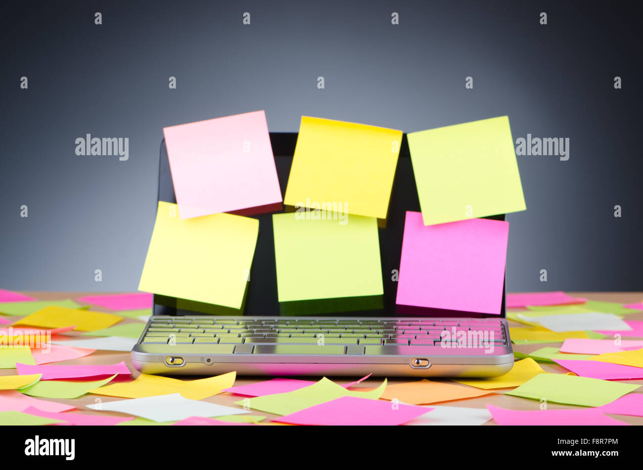 Netbook with reminder notes Stock Photo - Alamy