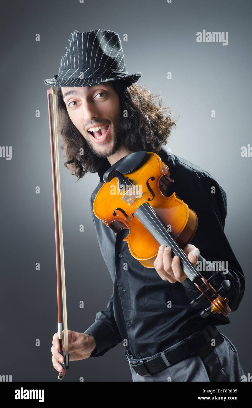 Fiddler playing the violin Stock Photo - Alamy