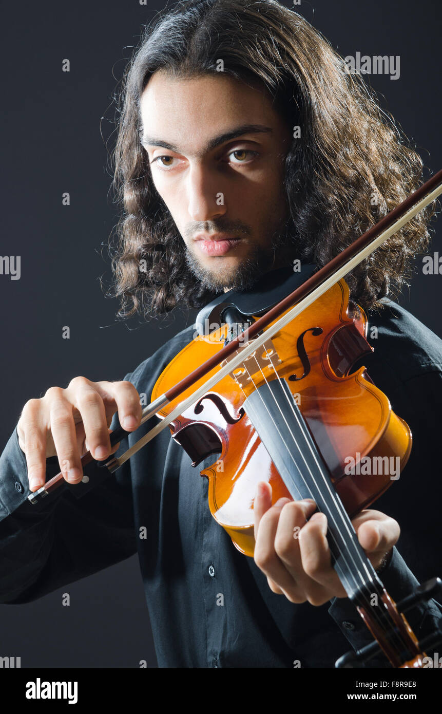 Fiddler playing the violin Stock Photo - Alamy