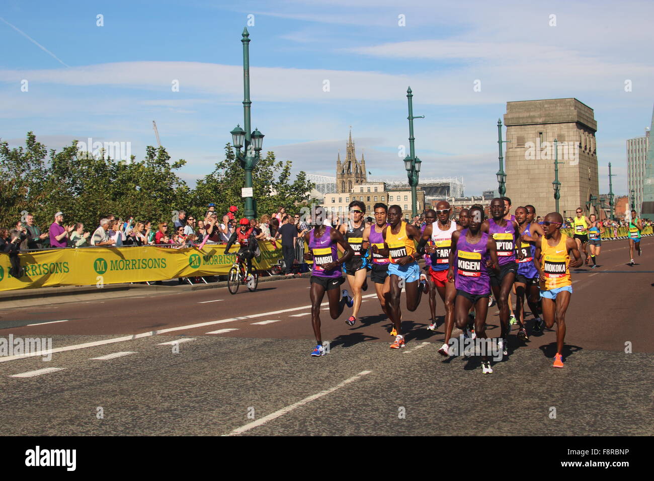 World-class runner Mo Farah with the leading pack at the Great North ...