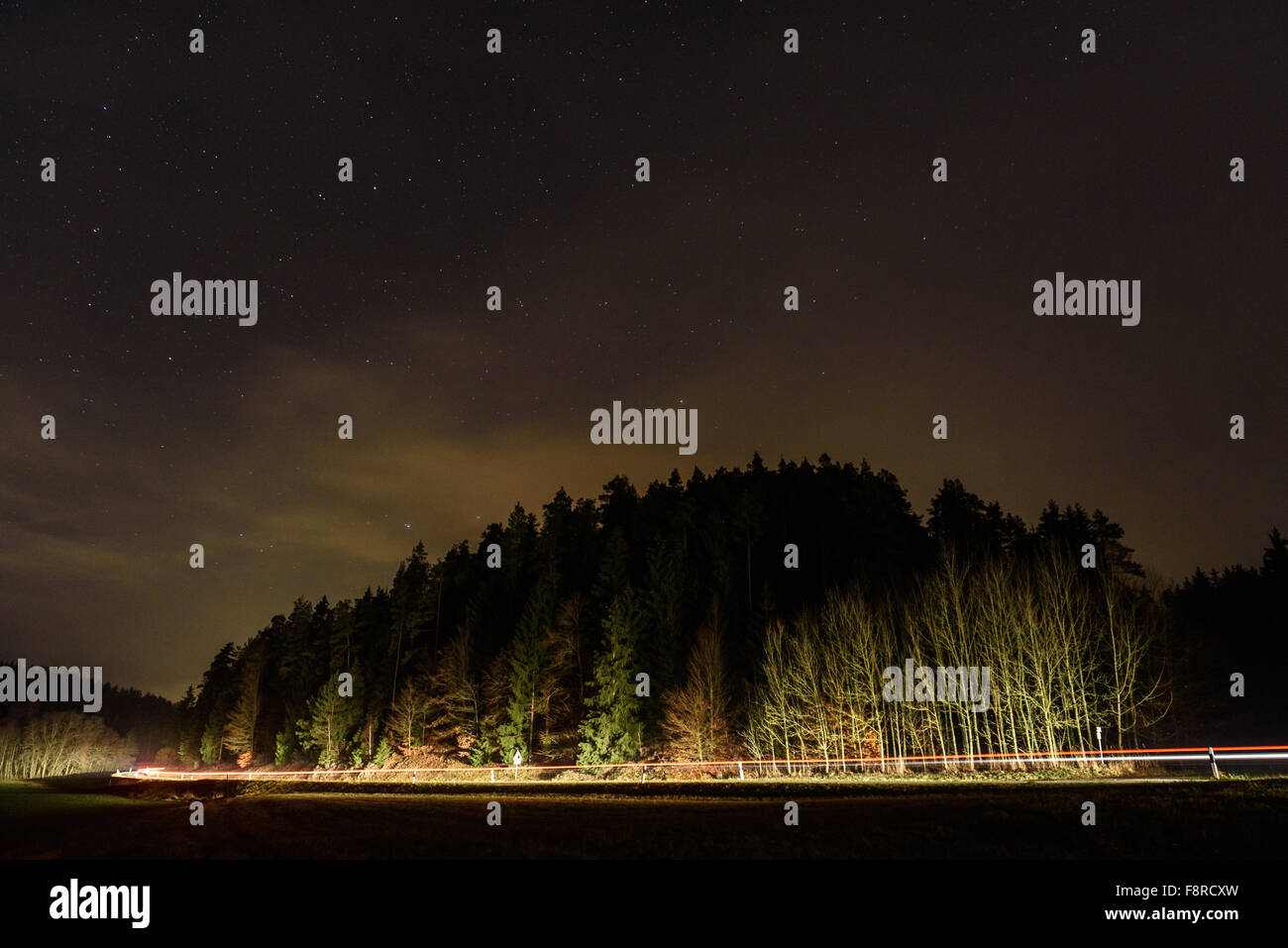 Aufsess, Germany. 10th Oct, 2015. Streaks of lights of by-passing cars ...