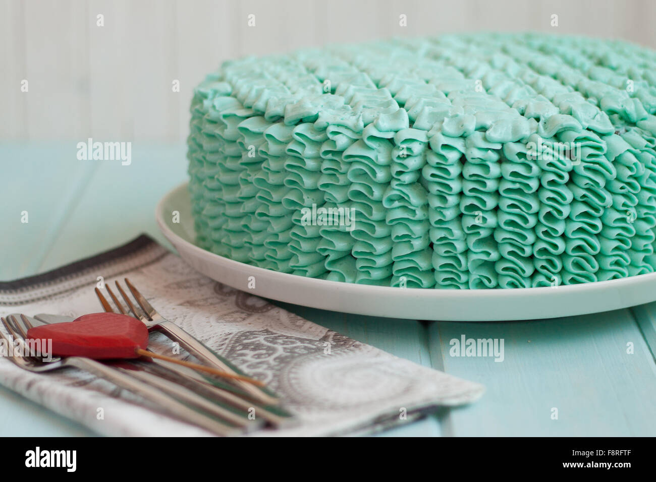 Cake covered in green buttercream icing Stock Photo - Alamy