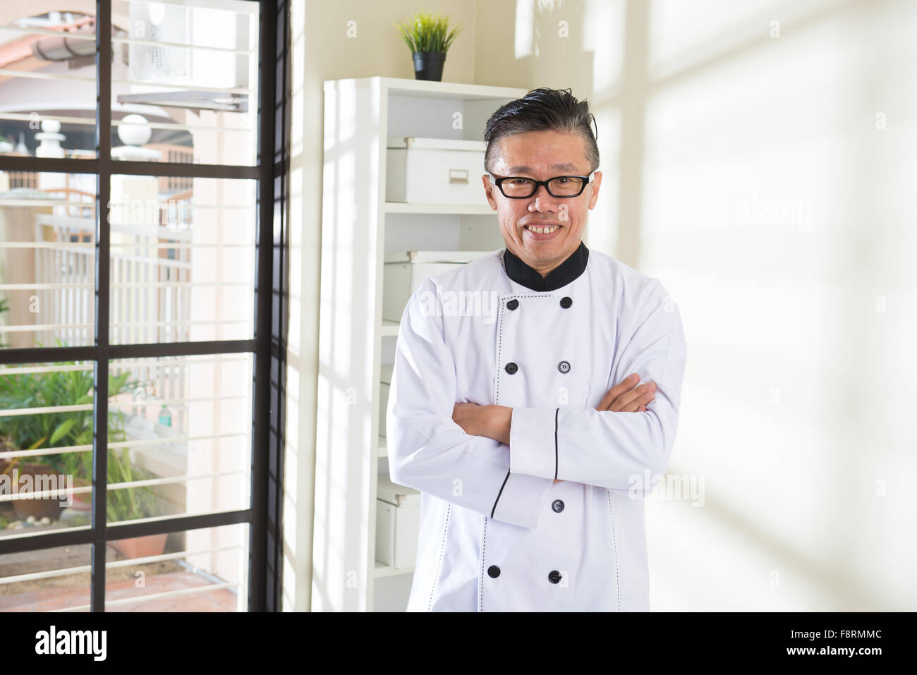 asian senior chef Stock Photo - Alamy