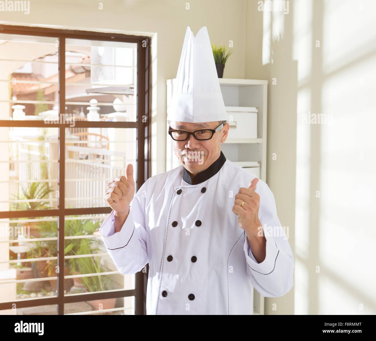 asian senior chef Stock Photo - Alamy