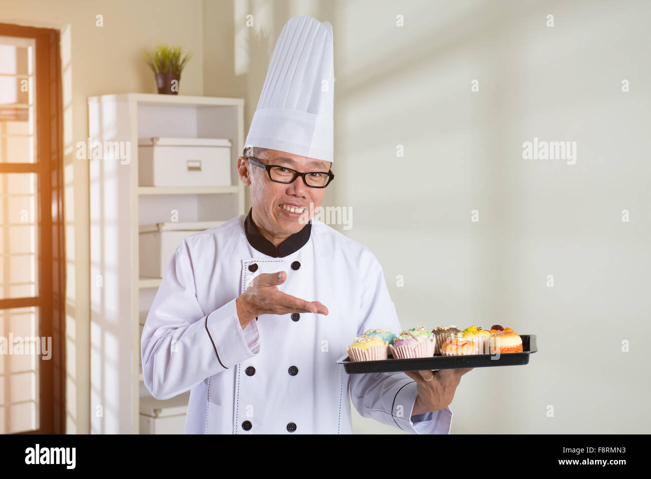 Japanese senior cook hi-res stock photography and images - Alamy