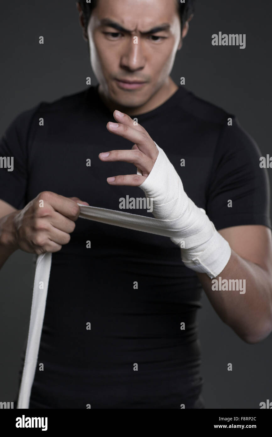 Boxer wrapping hands Stock Photo - Alamy