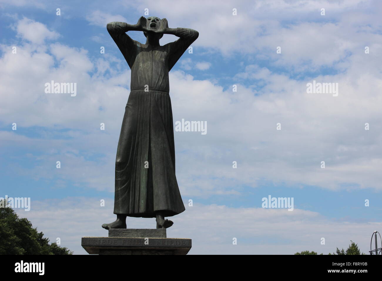Screaming statue berlin hi-res stock photography and images - Alamy