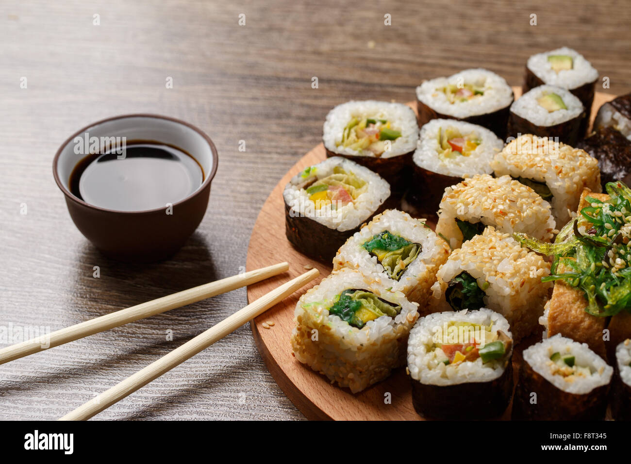 Black round plate yummy hi-res stock photography and images - Alamy