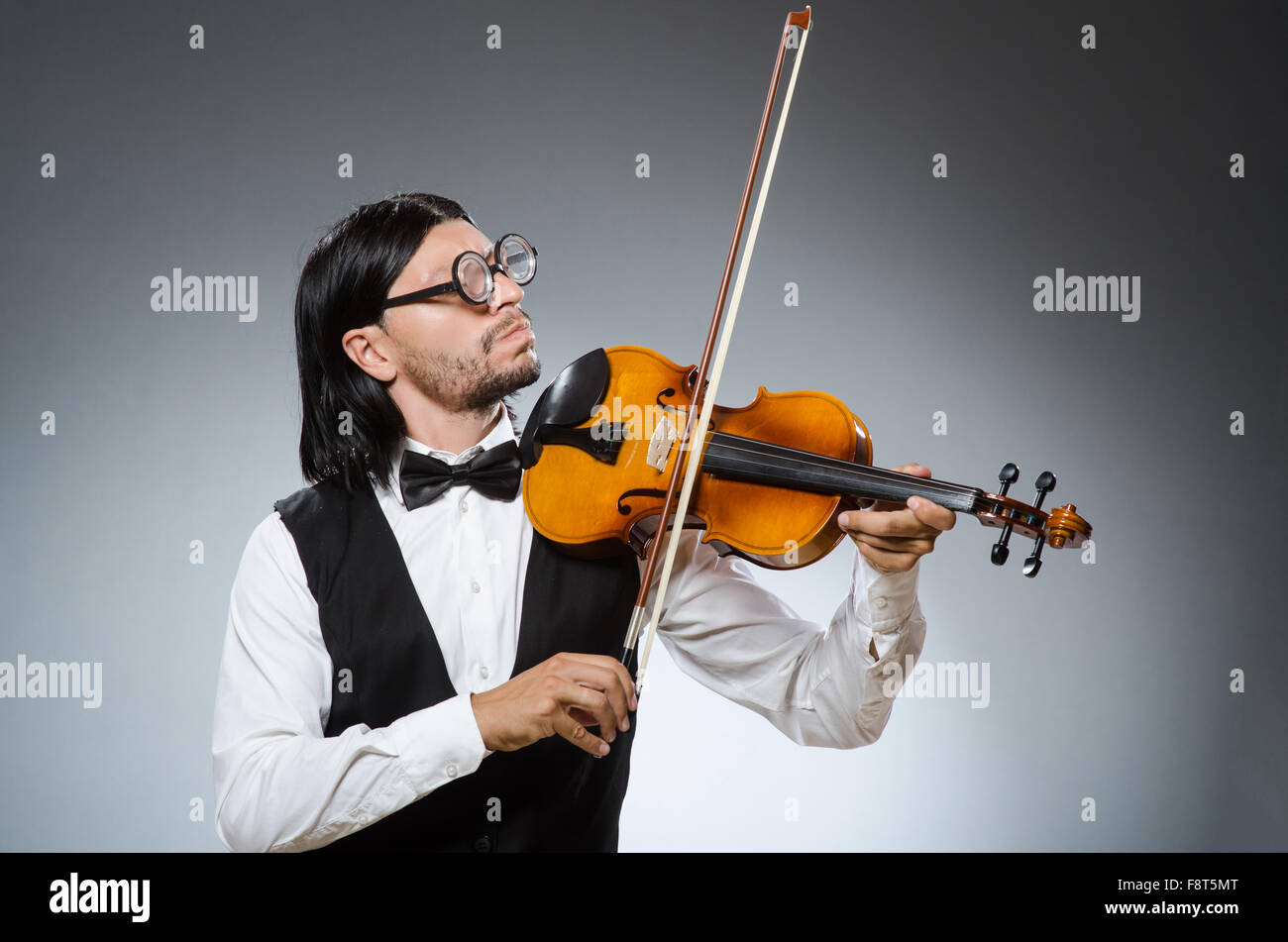 Funny fiddle violin player in musical concept Stock Photo - Alamy