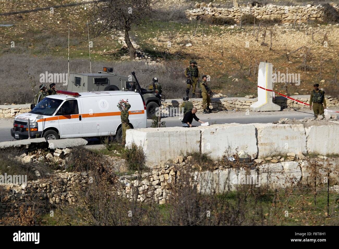 Hebron, West Bank, Palestinian Territory. 11th Dec, 2015. Israeli ...