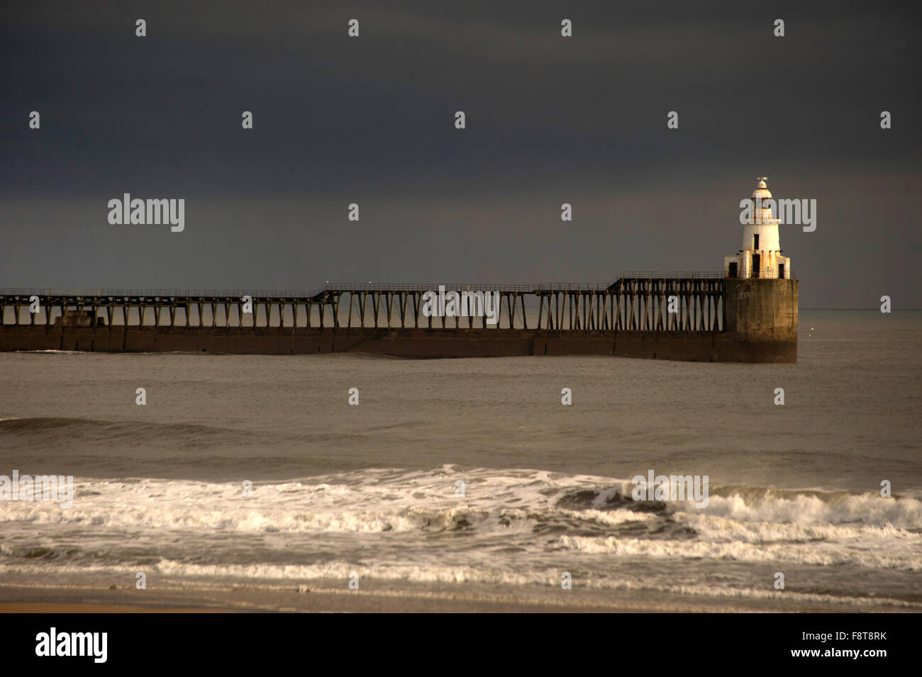 Lighthouse at the end of Blyth pier, Northumberland Stock Photo - Alamy