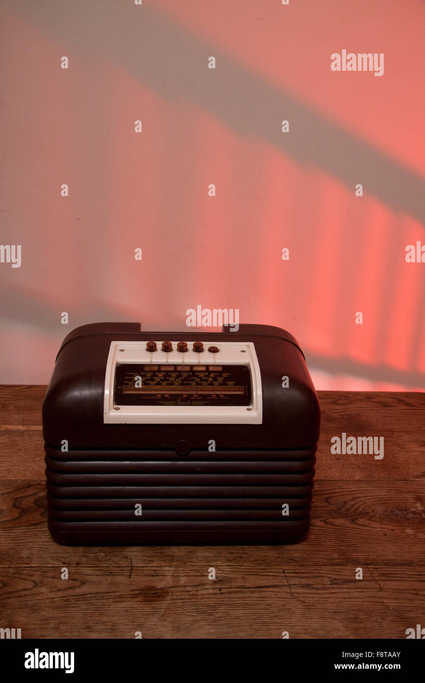 The warm glow of a vintage Bush DAC10 valve radio Stock Photo - Alamy