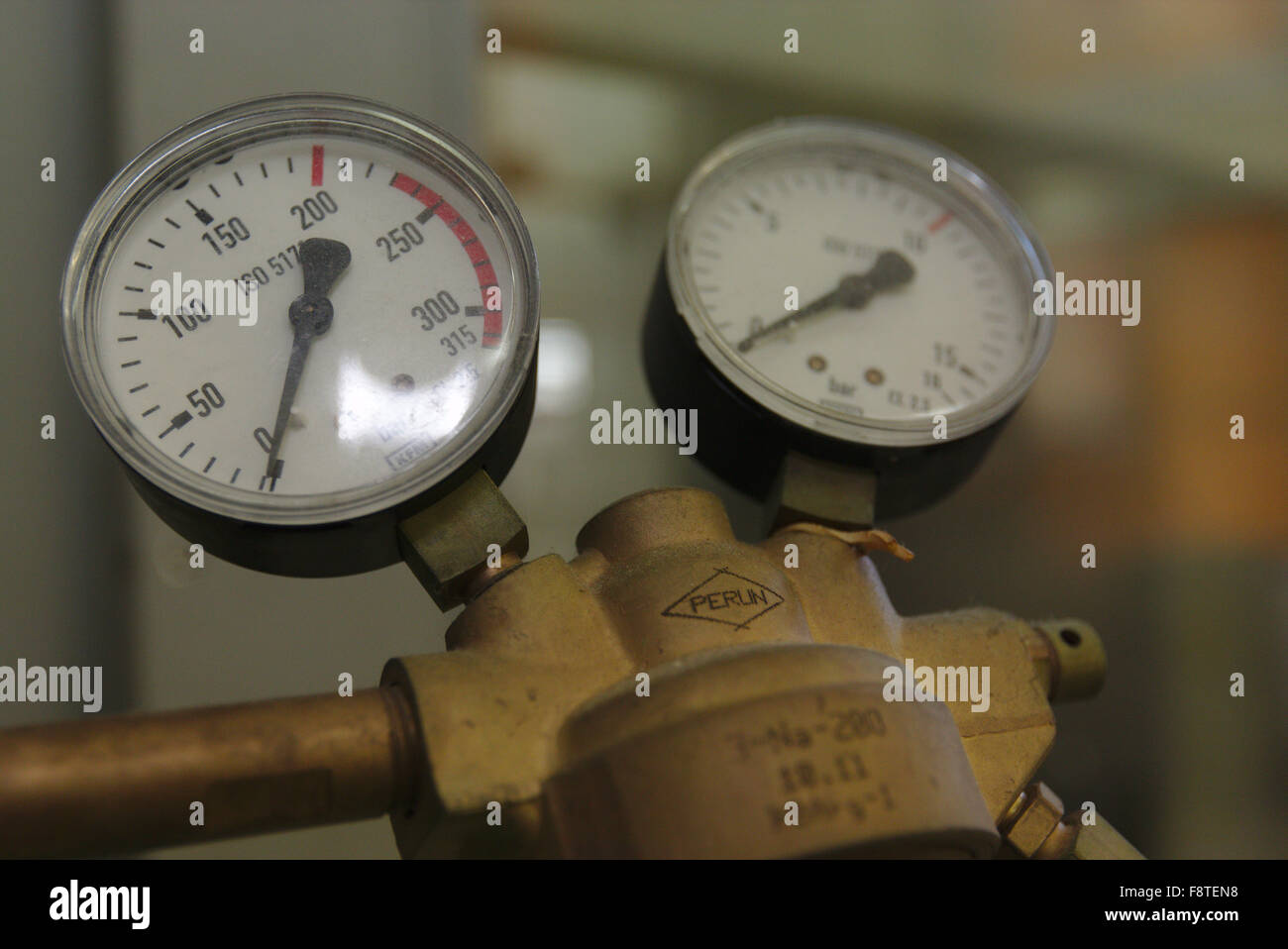 Manometer pressure hi-res stock photography and images - Alamy