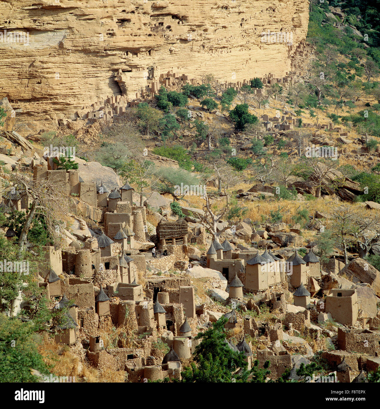 Old Granaries in Dogon village Banani Stock Photo - Alamy