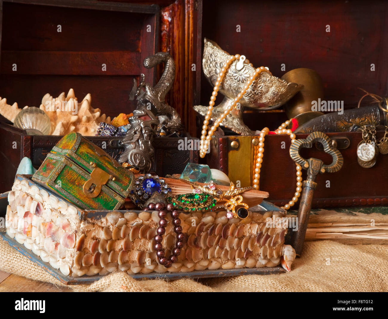 Vintage treasure hi-res stock photography and images - Alamy