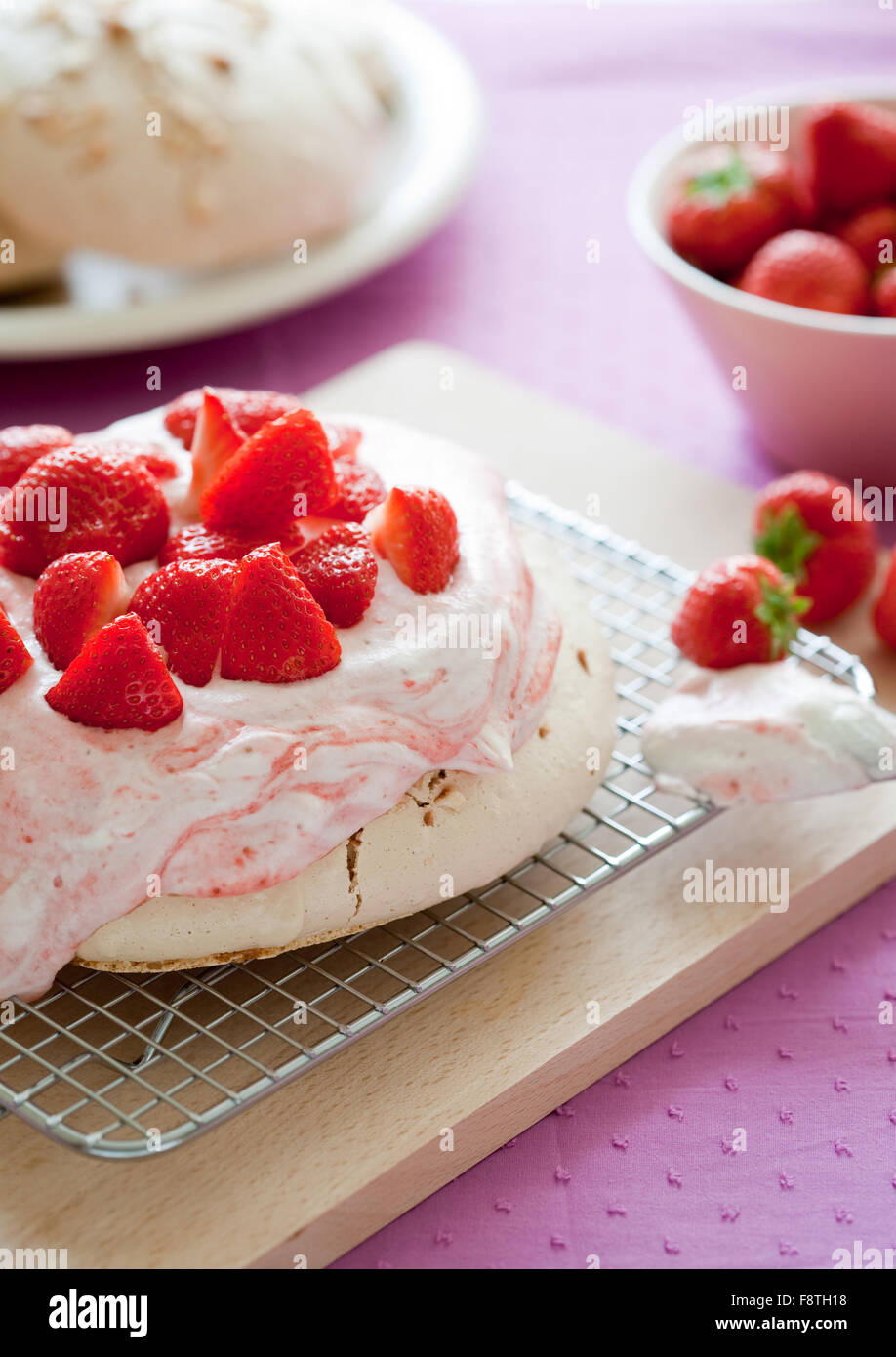 Pavlova meringue cake dessert hi-res stock photography and images - Alamy