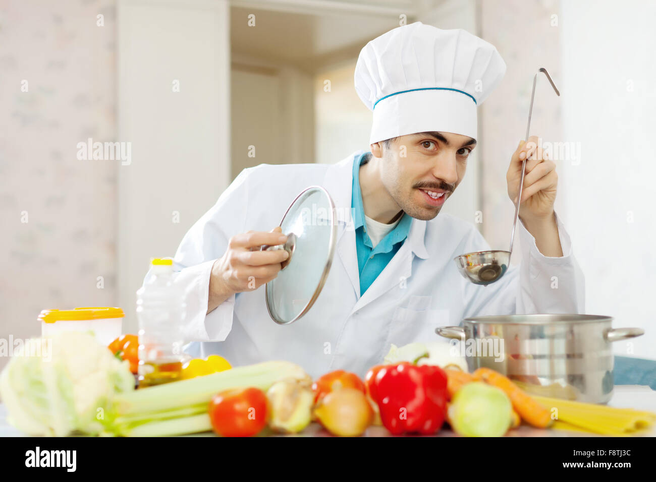 Chef tasting soup hi-res stock photography and images - Alamy