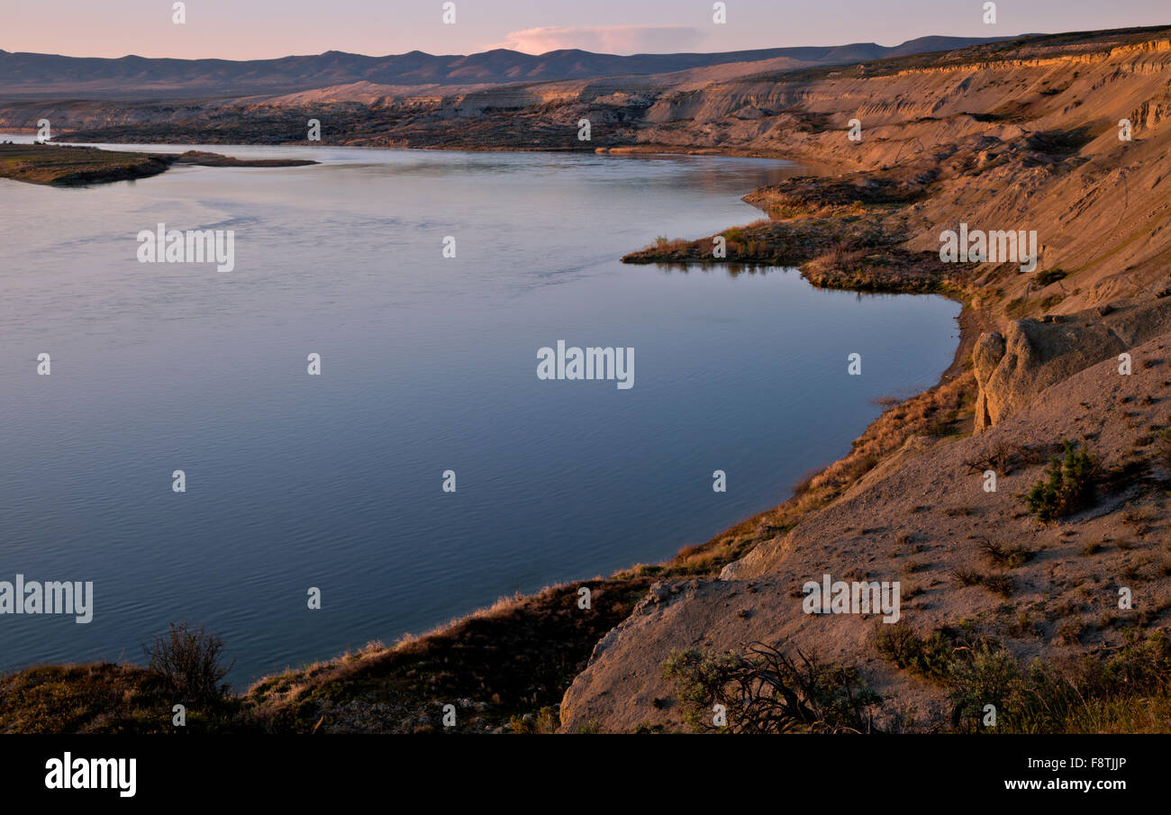 WASHINGTON - Overlooking the Columbia River at sunset from the top of ...