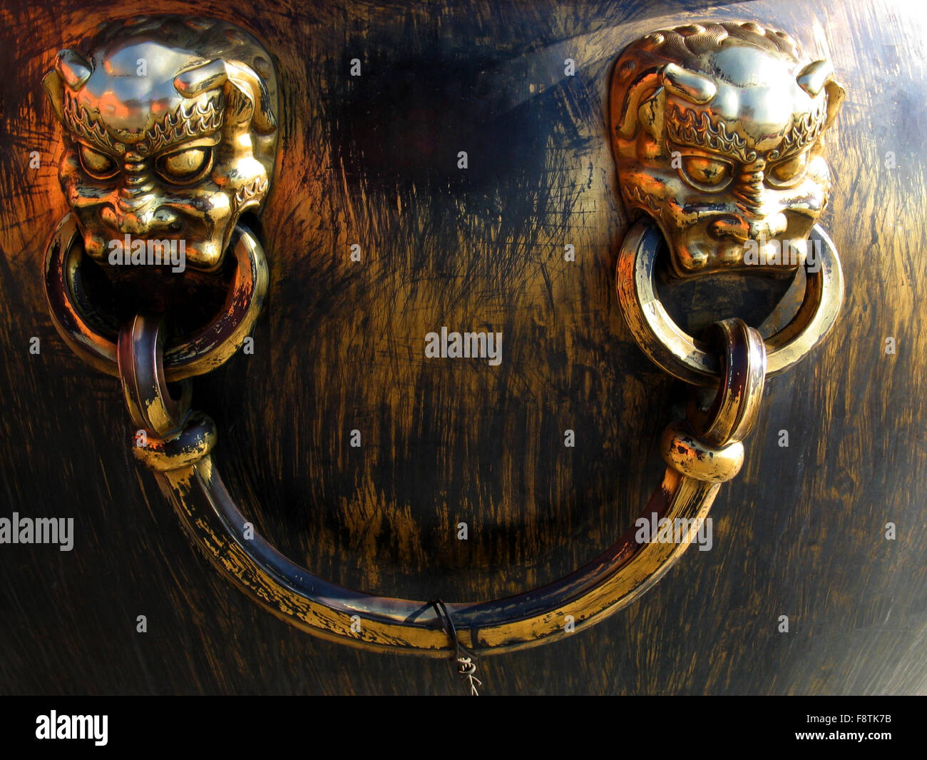 Dragon handles hi-res stock photography and images - Alamy