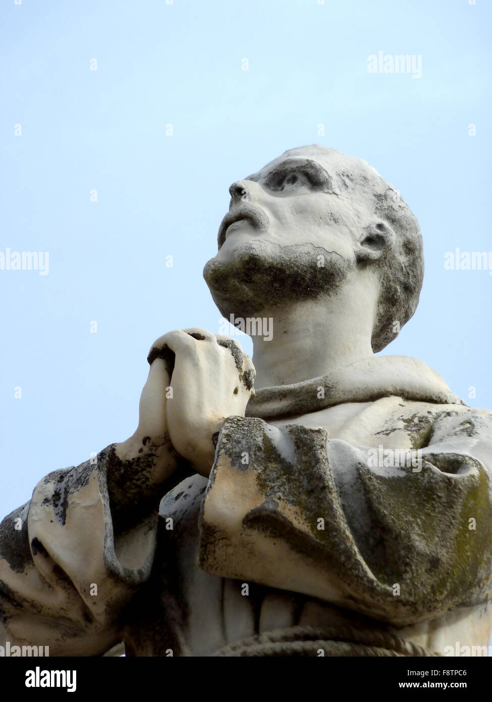 Statue of a praying monk Stock Photo - Alamy