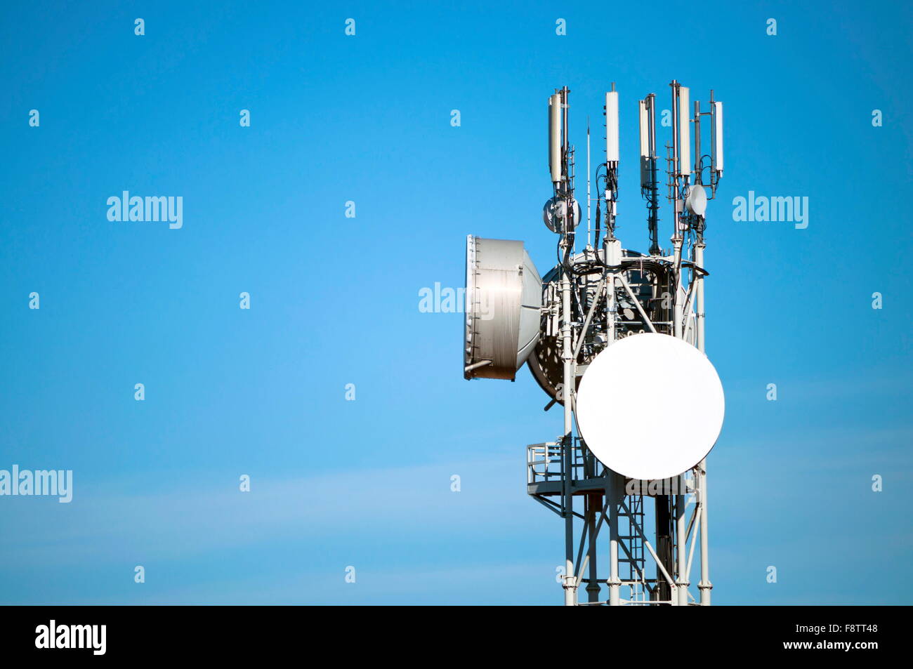 Parabola antenna hi-res stock photography and images - Alamy