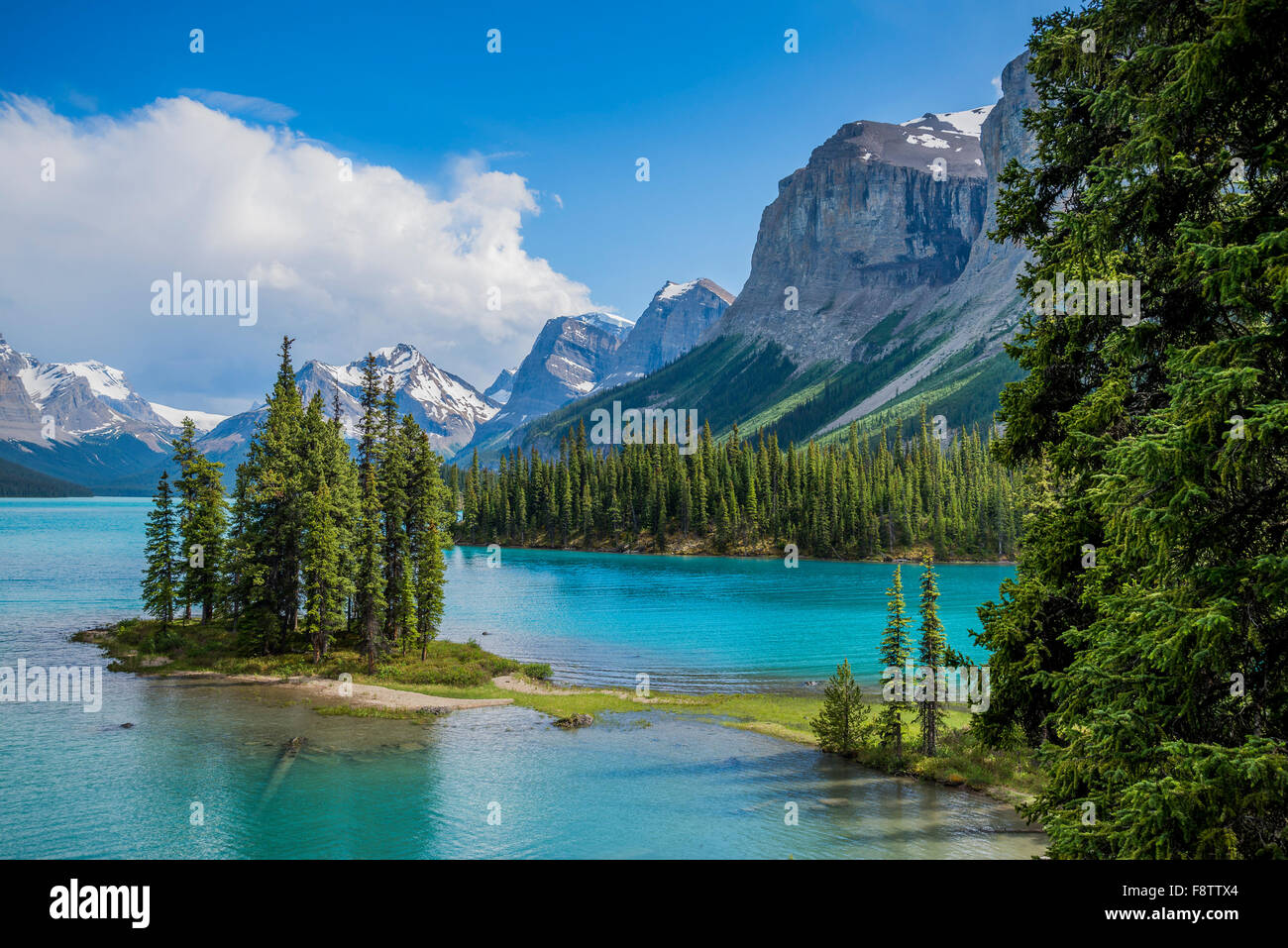 Maligne lake canada spirit island hi-res stock photography and images ...