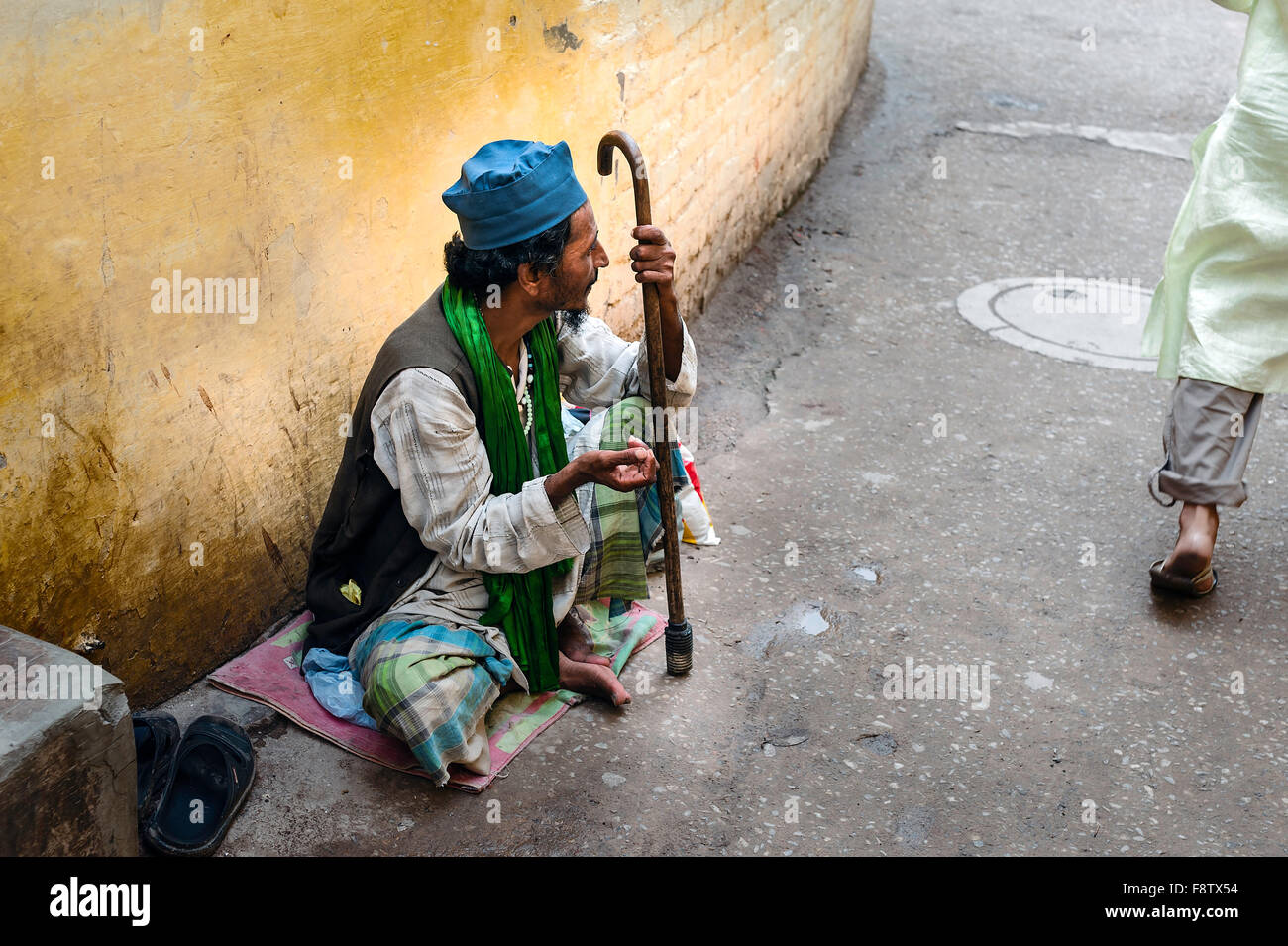 Muslim beggar hi-res stock photography and images - Alamy