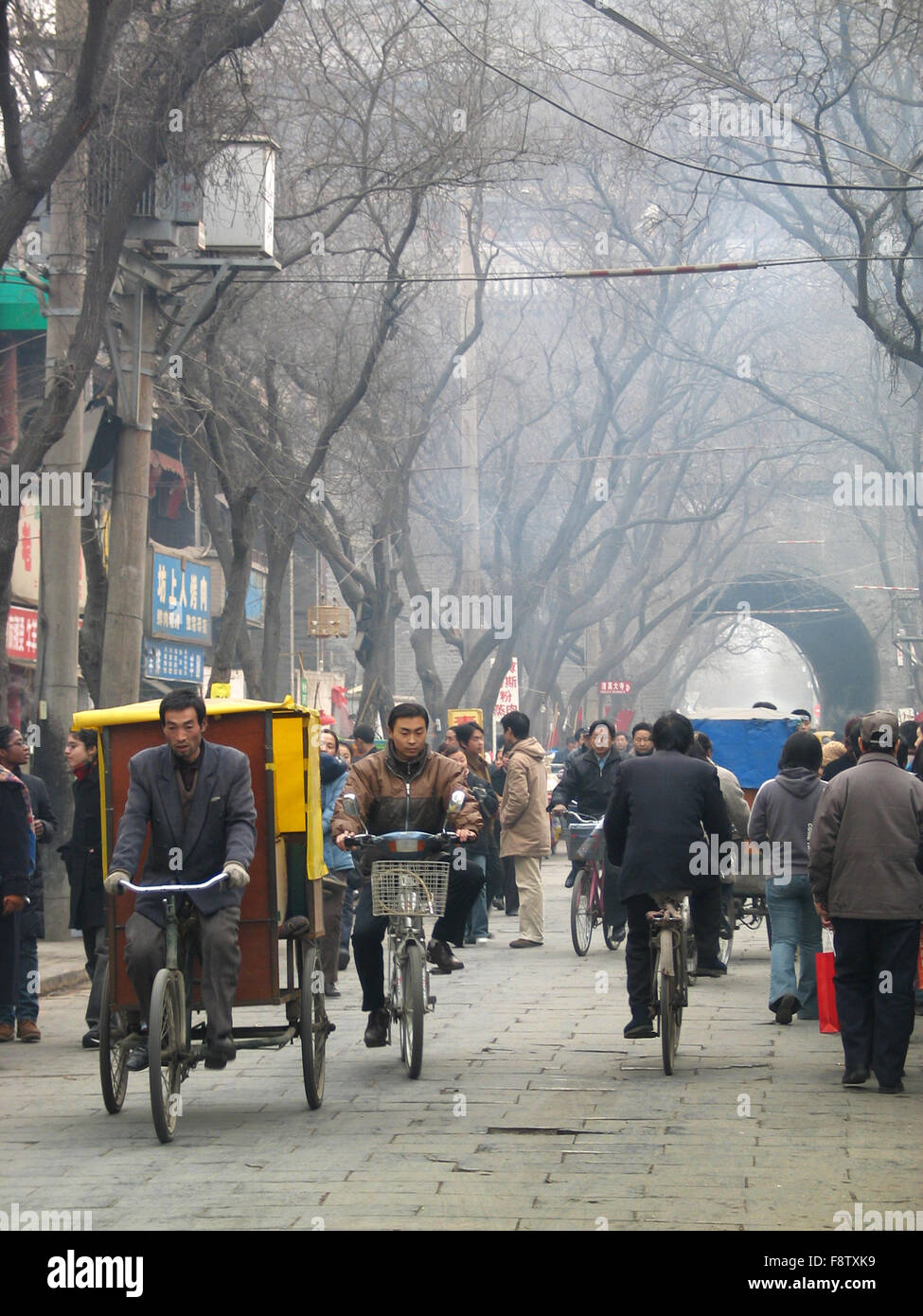 Smog people street hi-res stock photography and images - Alamy