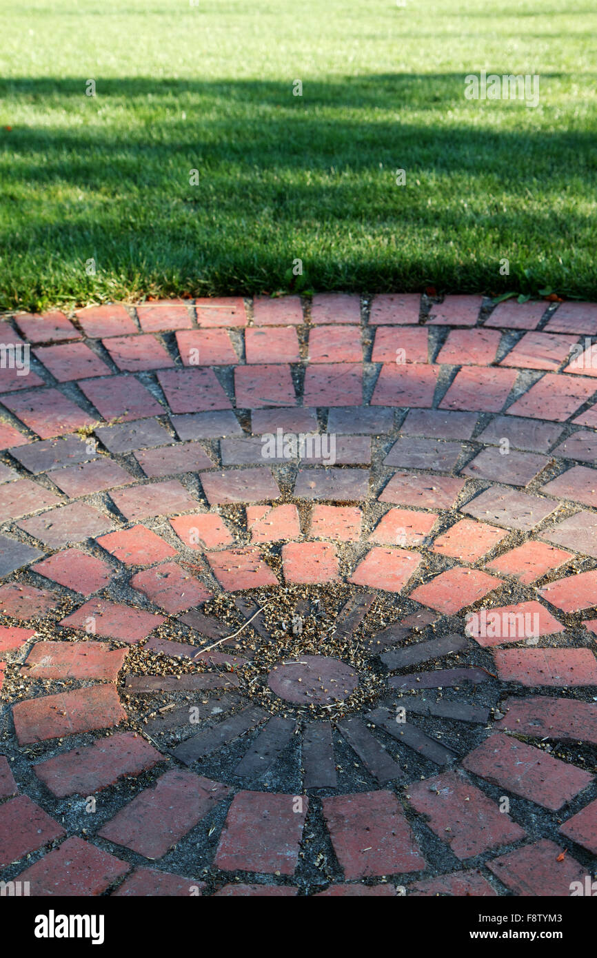 Brick circle and grass Stock Photo - Alamy
