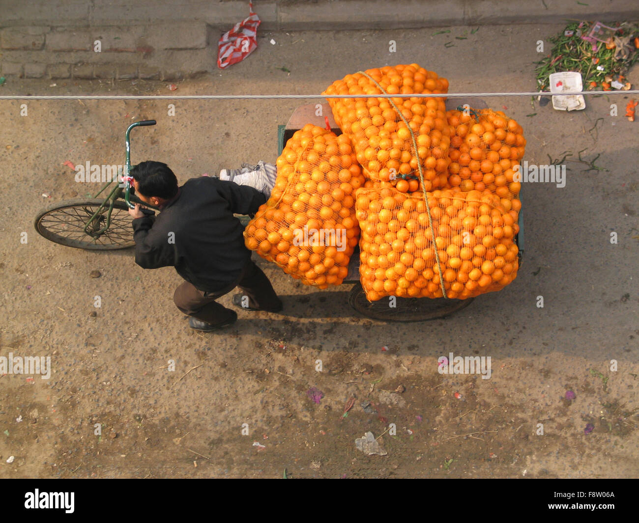 Load of oranges hi-res stock photography and images - Alamy