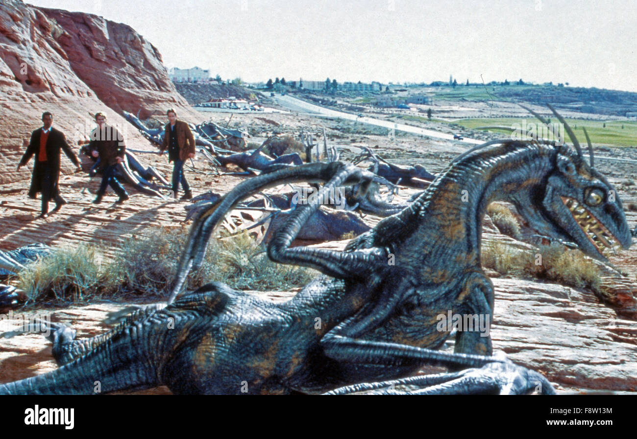 Evolution ivan reitman 2001 hi-res stock photography and images - Alamy