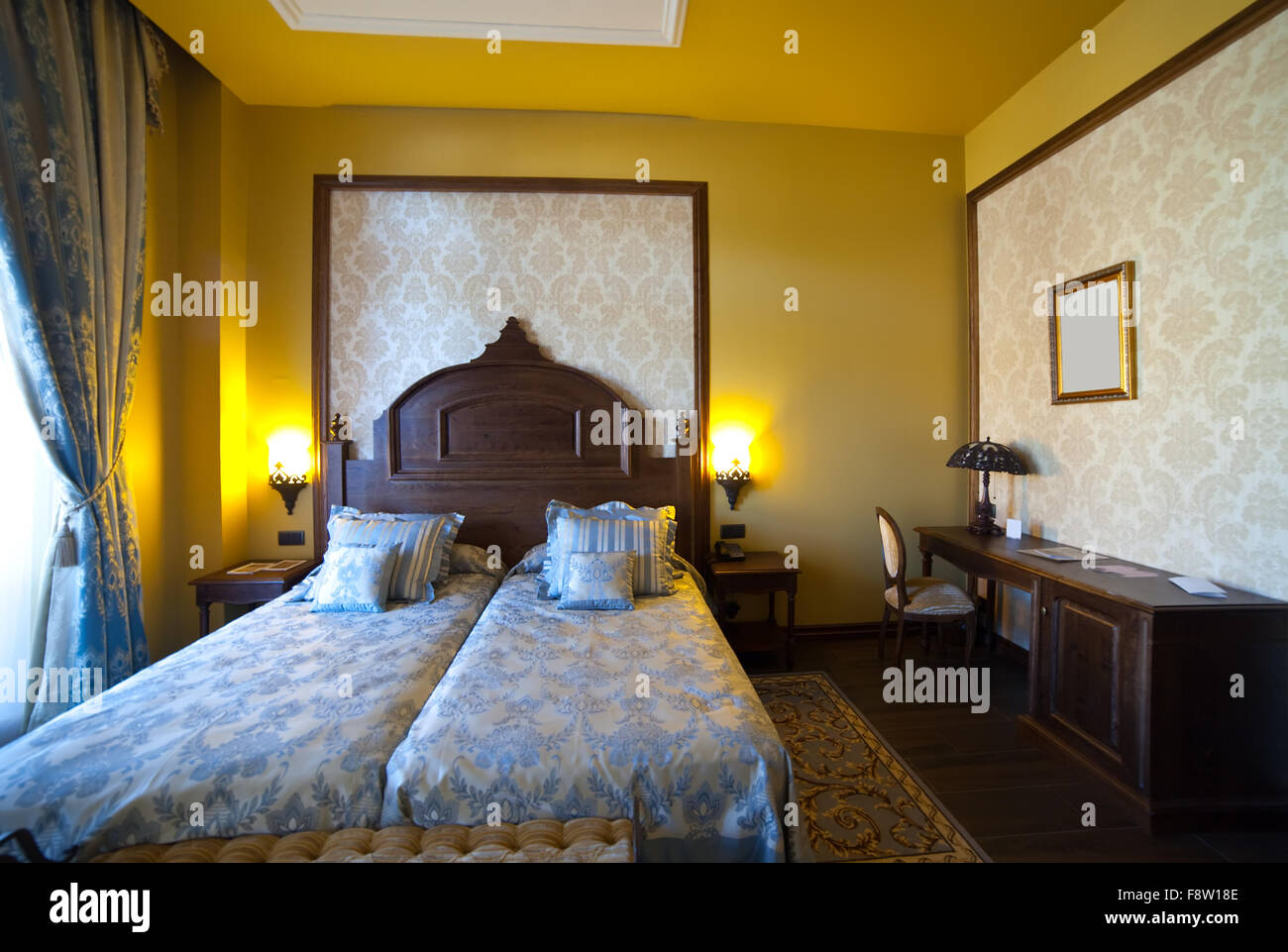 interior of bedroom of luxury hotel suite Stock Photo - Alamy
