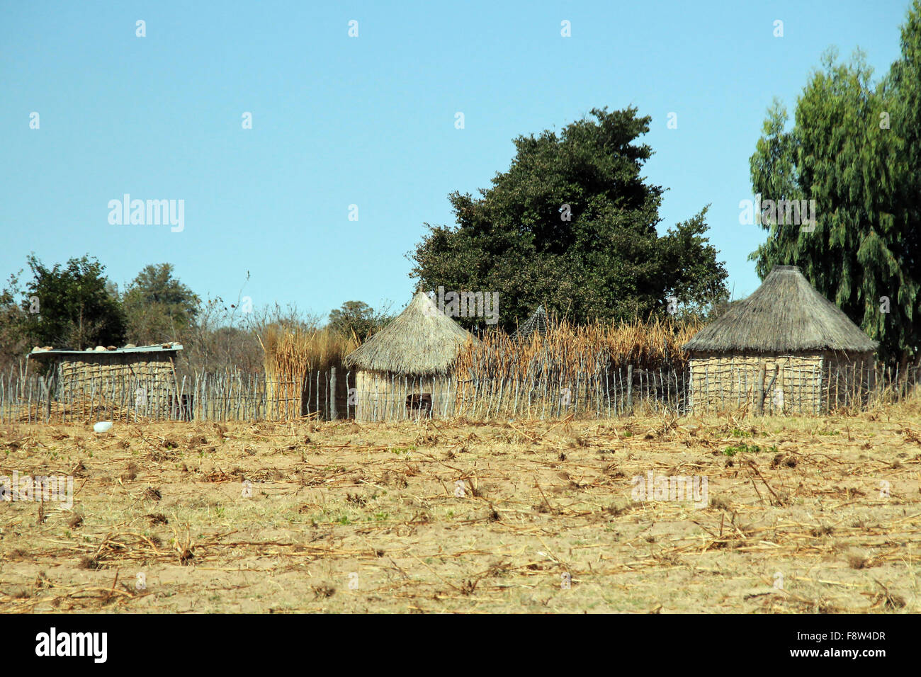 African huts hi-res stock photography and images - Alamy