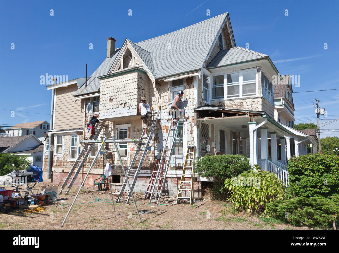 Remodeling homes hi-res stock photography and images - Alamy