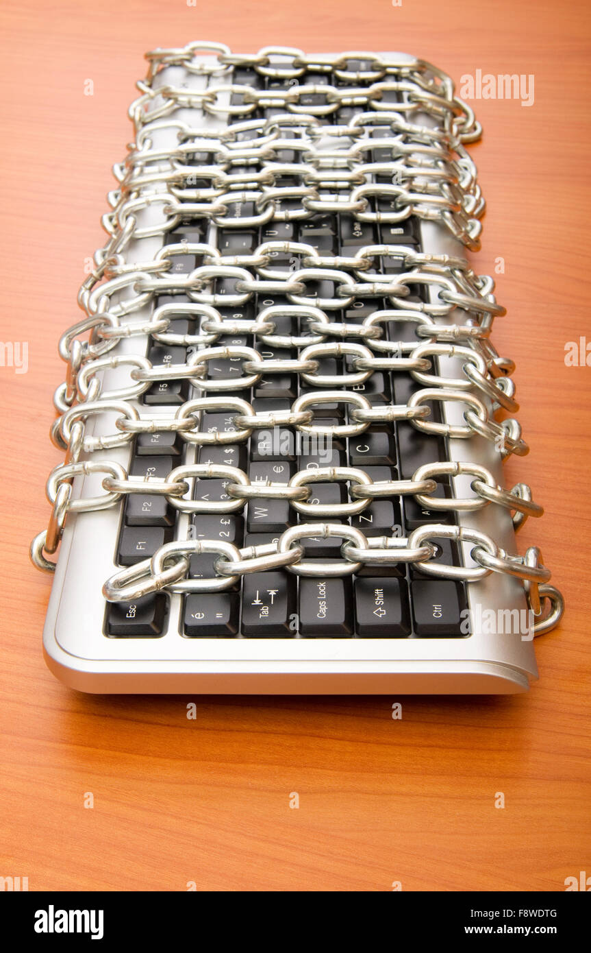 Computer security concept with keyboard and chain Stock Photo - Alamy
