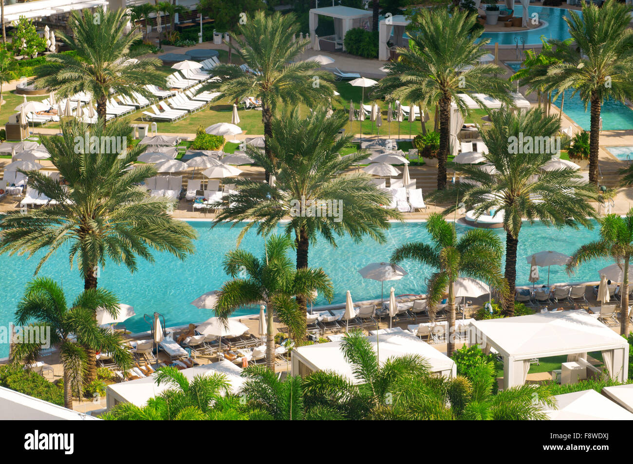 Maldives hotel pool side hi-res stock photography and images - Alamy