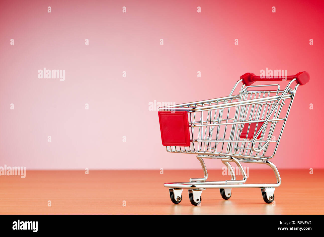 Shopping cart against the background Stock Photo - Alamy