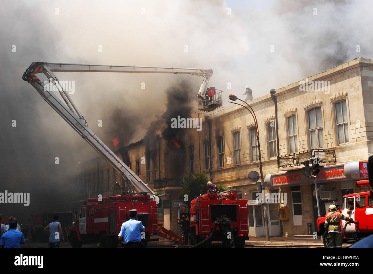 Fire engines siren hi-res stock photography and images - Alamy