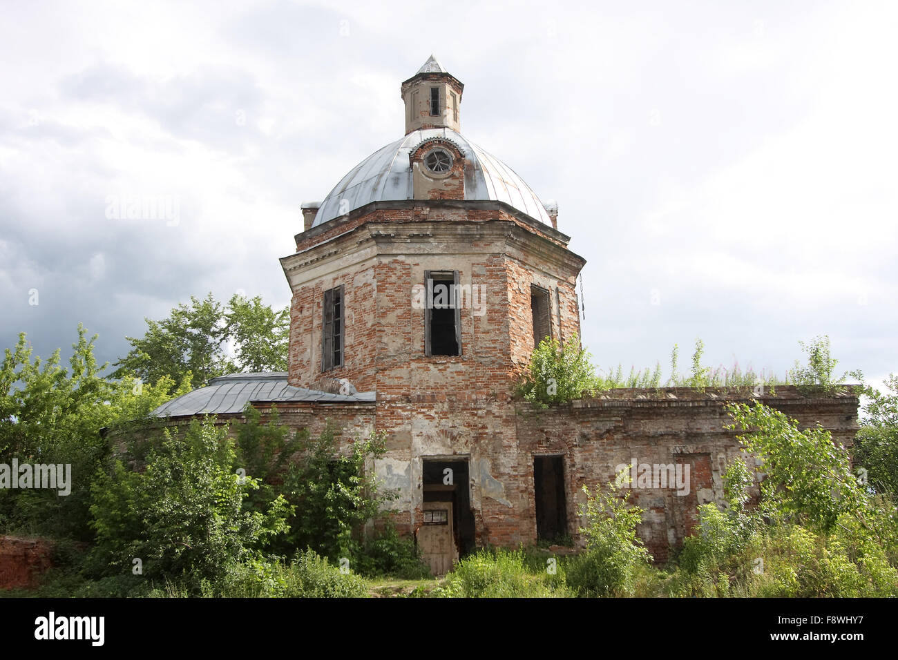 old destroyed church Stock Photo - Alamy
